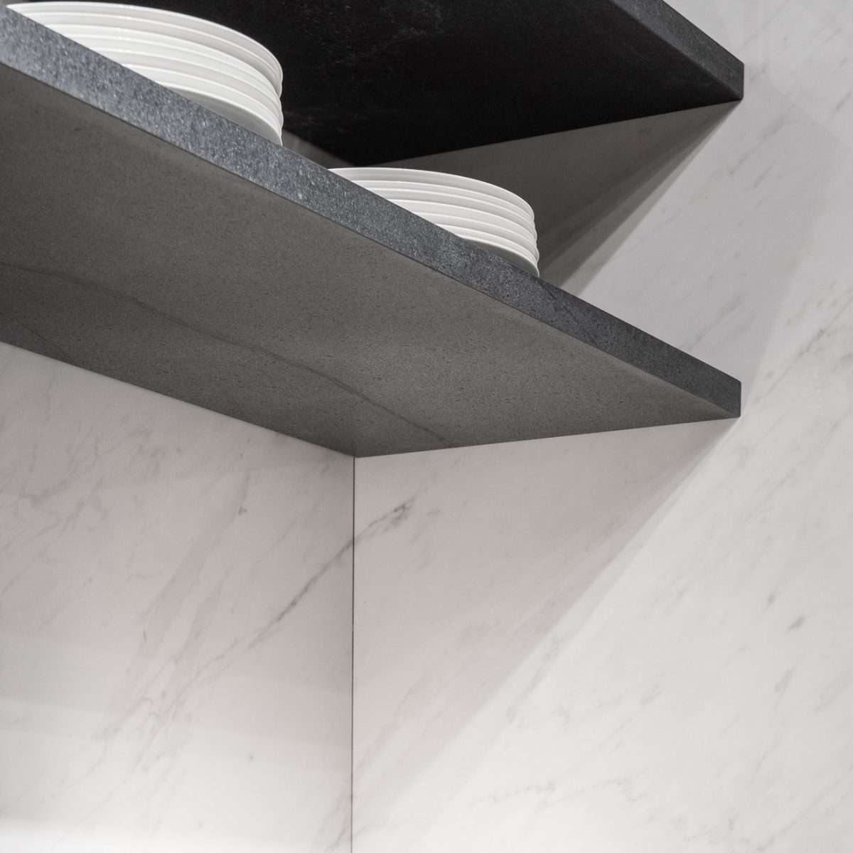 Kitchen Shelf wall-mounted configurable shelf unit in porcelain ...