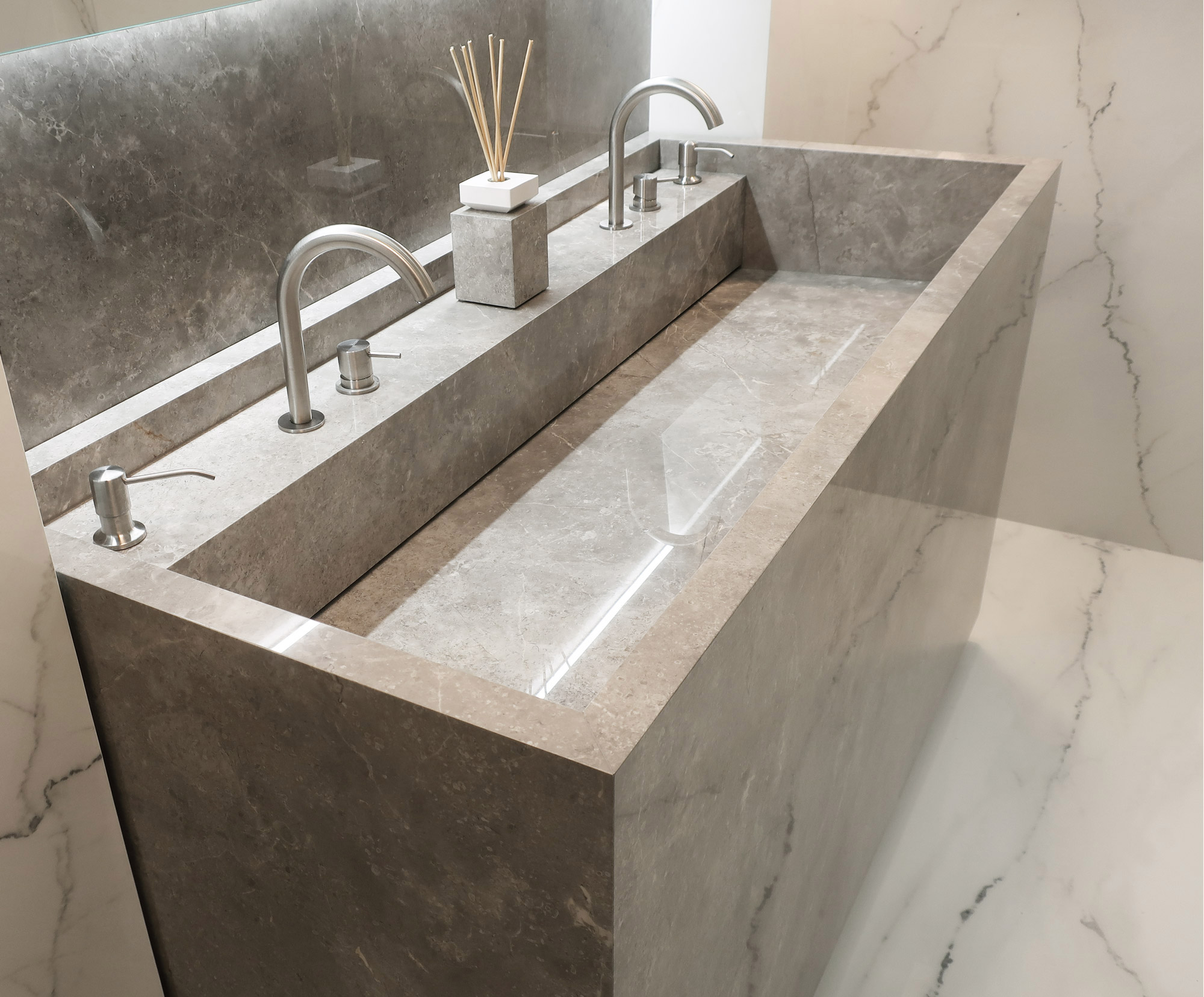 Mercury free-standing double trough washbasin in porcelain stoneware ...